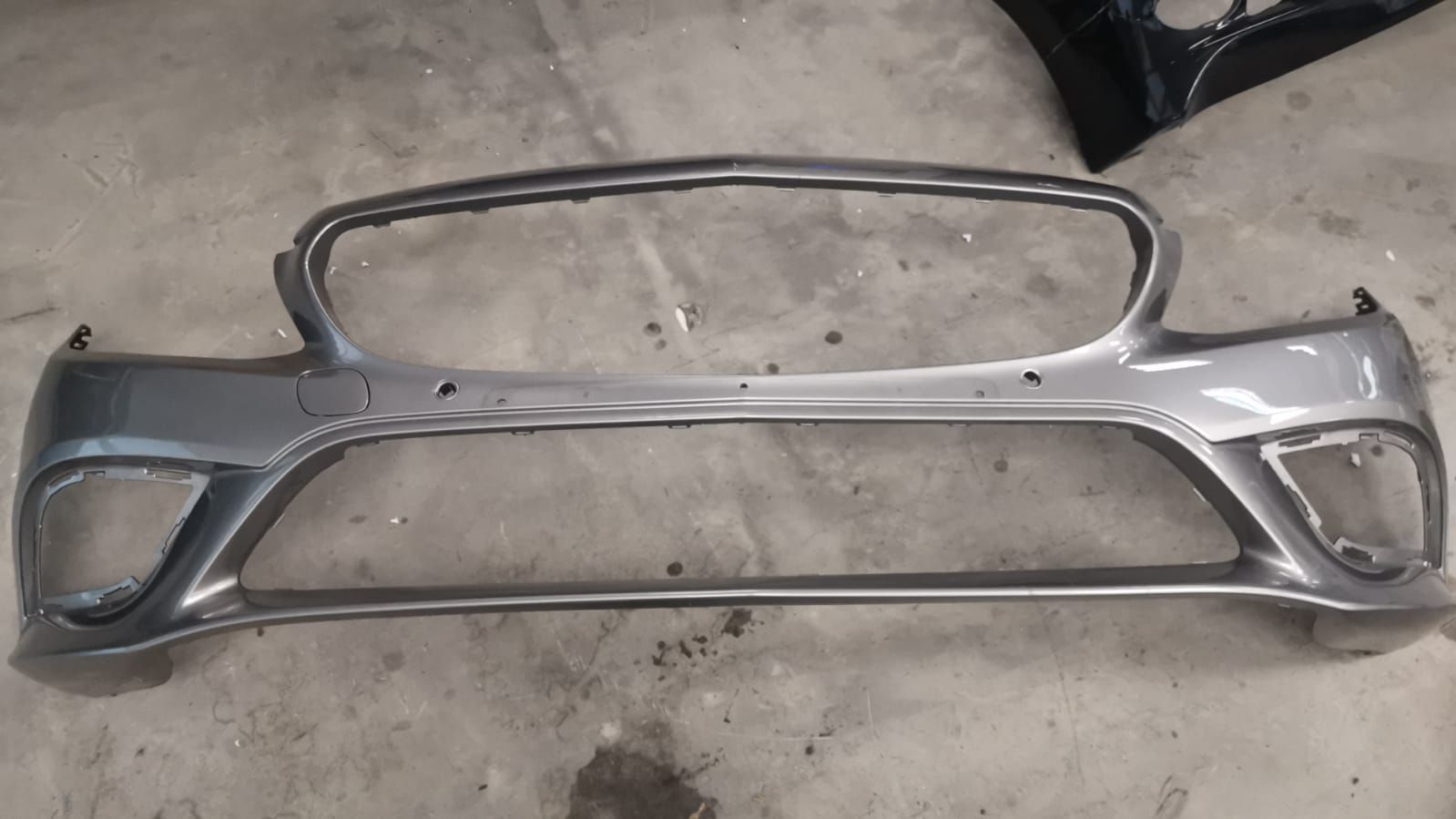 【Like New!】Mercedes Benz C Class W205 Front Bumper