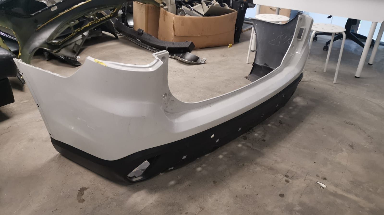 【Like New!】Mitsubishi Outlander Rear Bumper